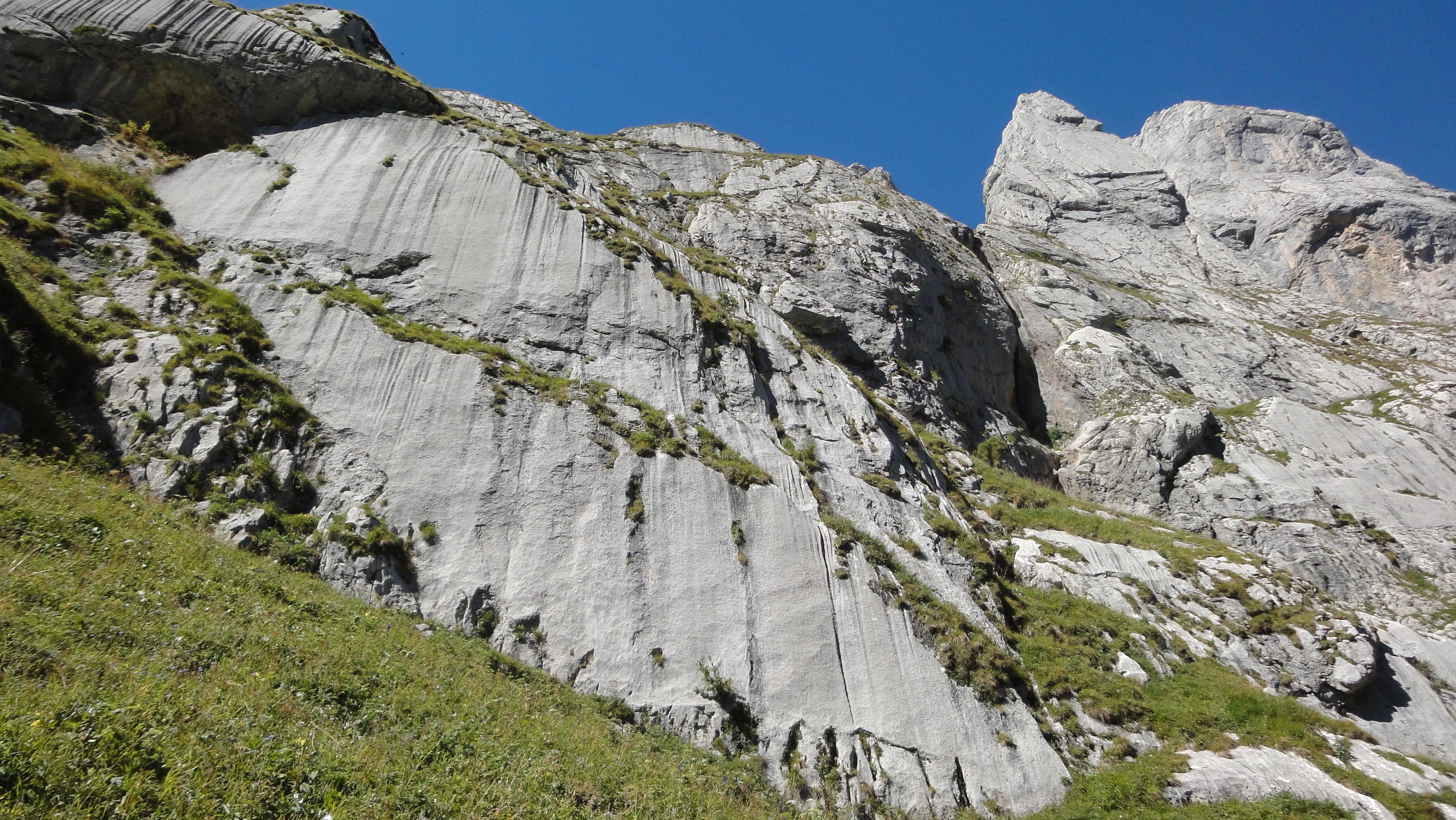 'Rot Turm' und Hundstein von unten - Fotos [hikr.org]