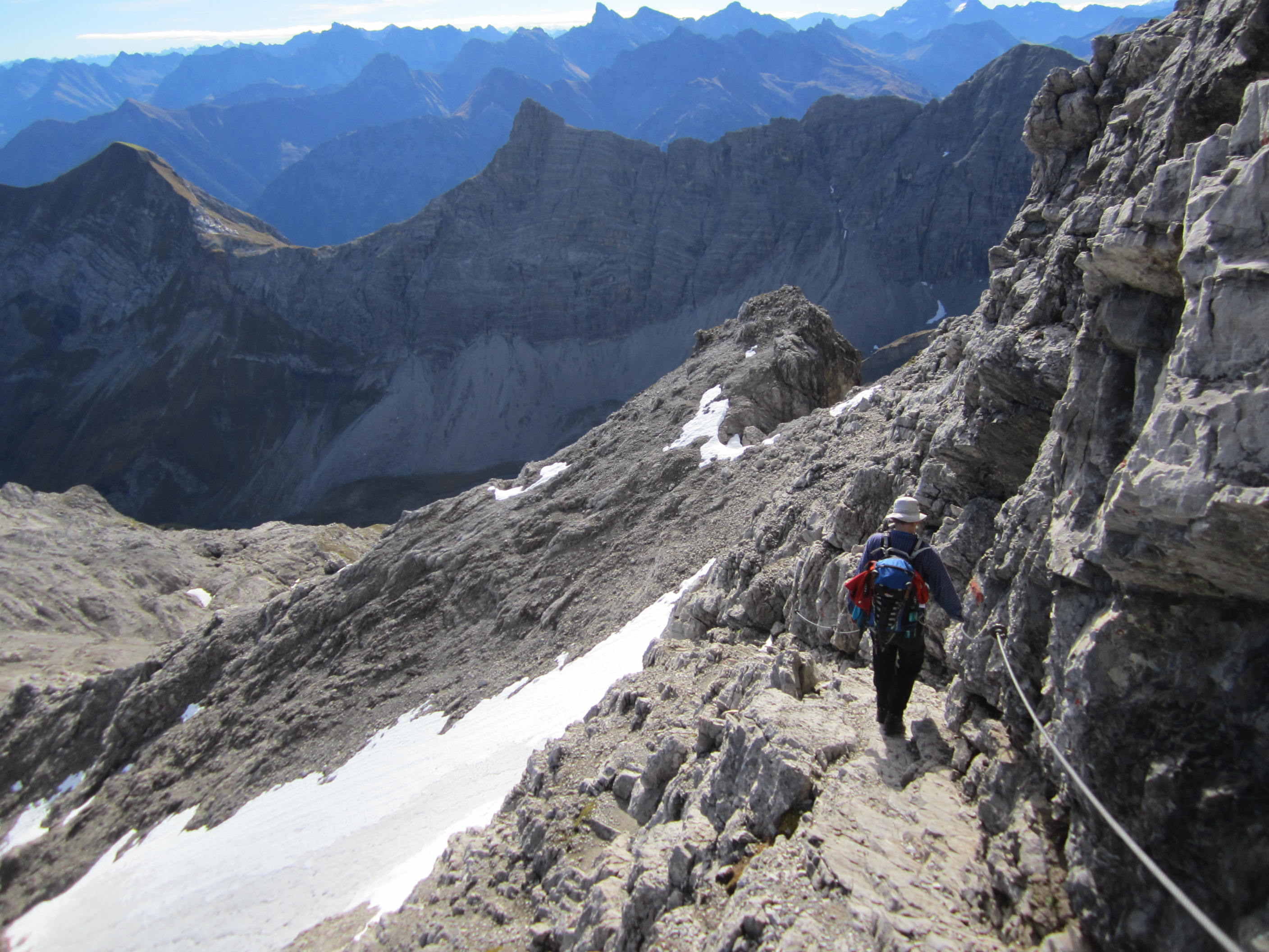 der Abstieg in die Flanke - Fotos [hikr.org]