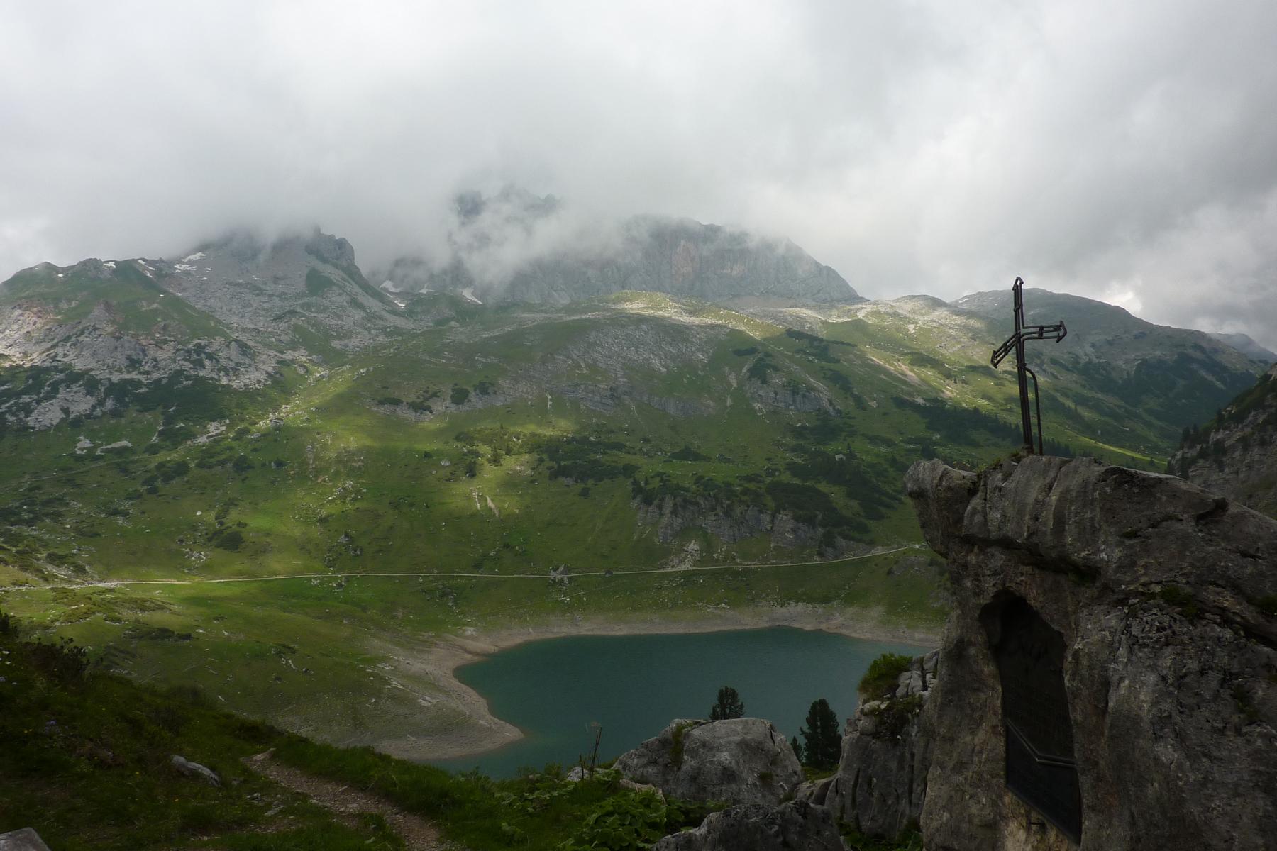 Formarinsee (mit niedrigem Wasserstand) und... [hikr.org]