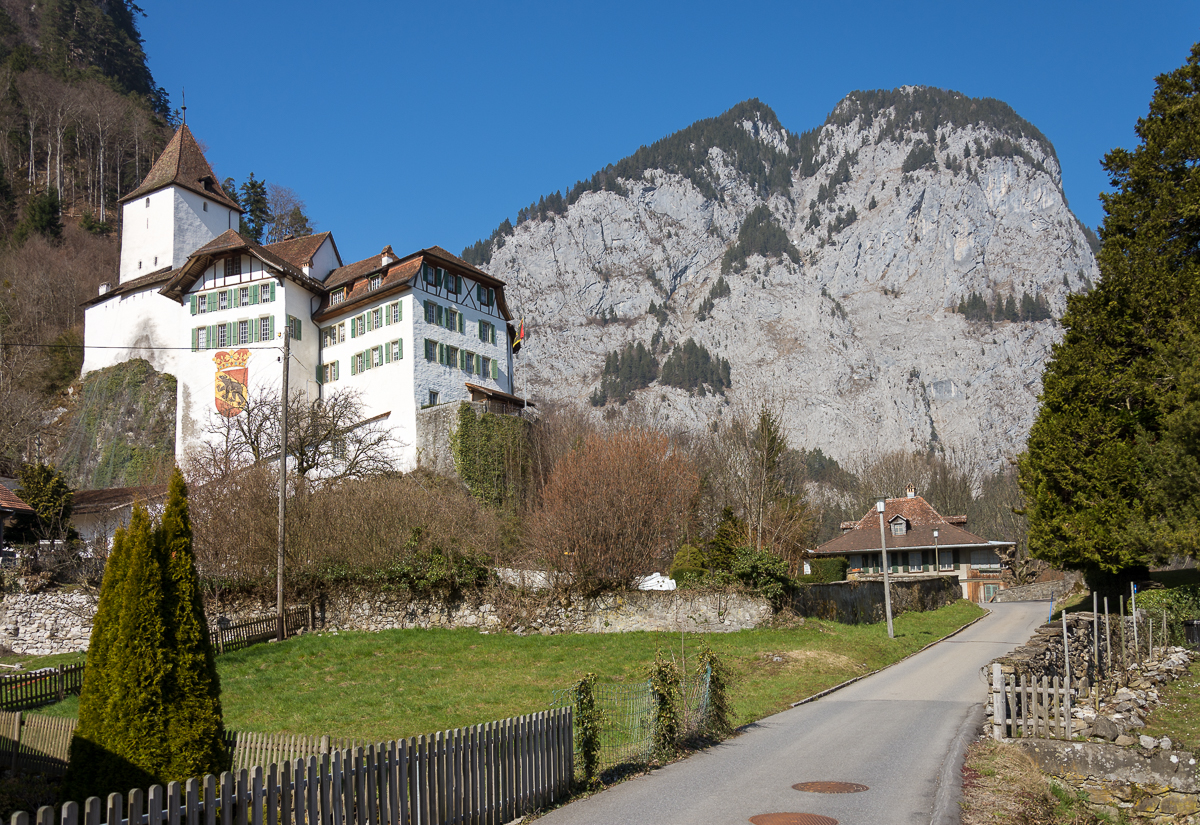 Schloss Wimmis mit Simmenflue - Fotos [hikr.org]