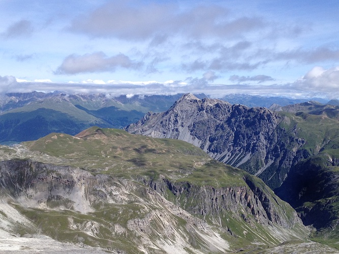 Blick vom Piz Rims nach NO zum selten begangenen Piz... [hikr.org]