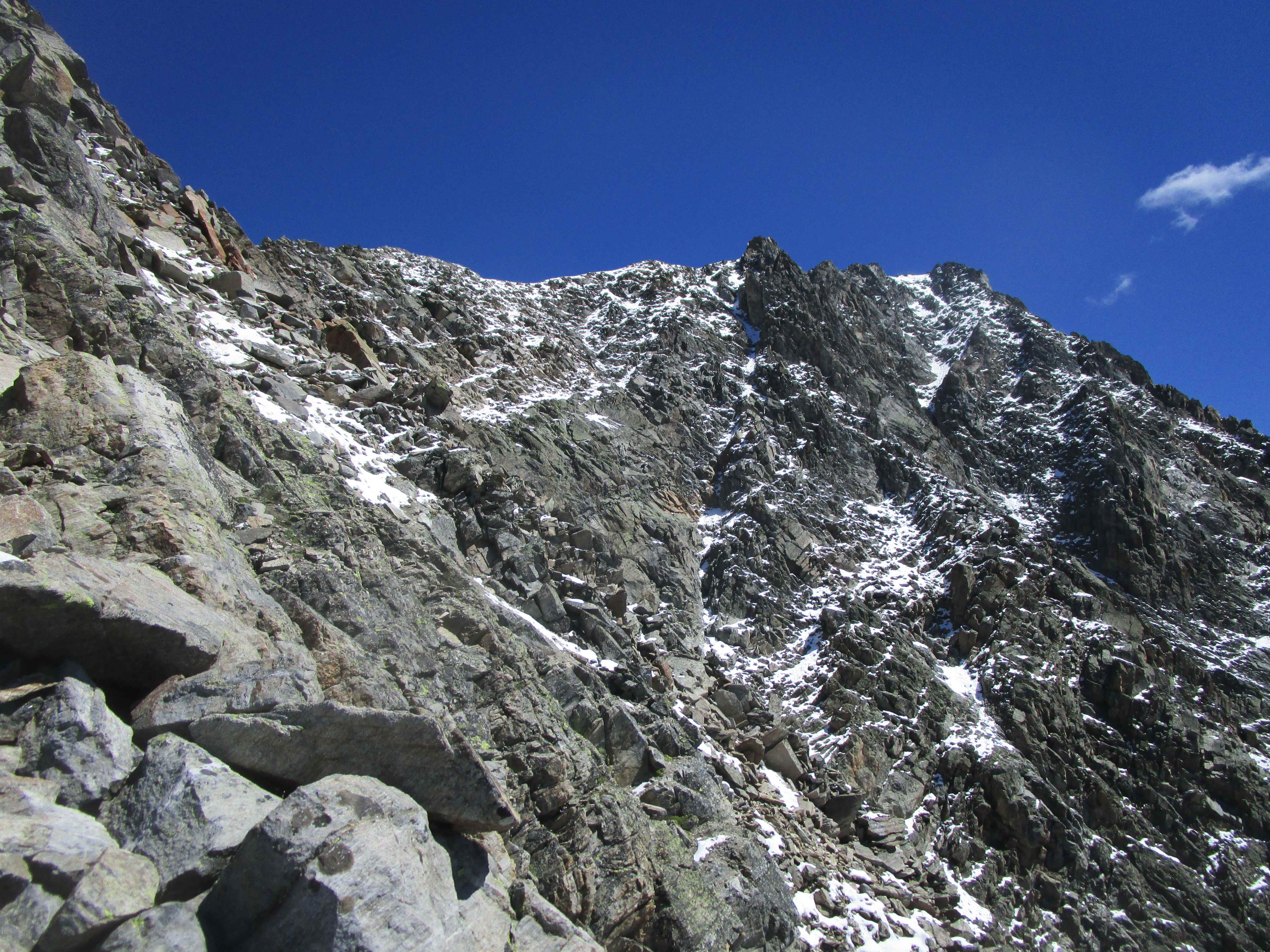 Der Normalweg führt durch diese Flanke - Fotos [hikr.org]