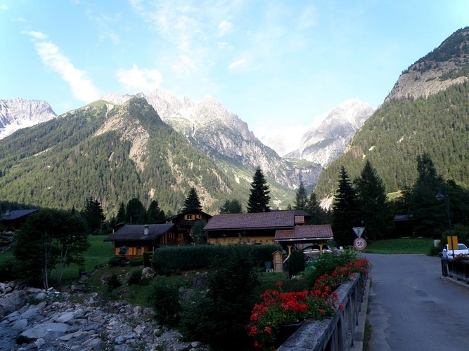 Von La Fouly bis zur Haltestelle Le Revers bei Praz de... [hikr.org]