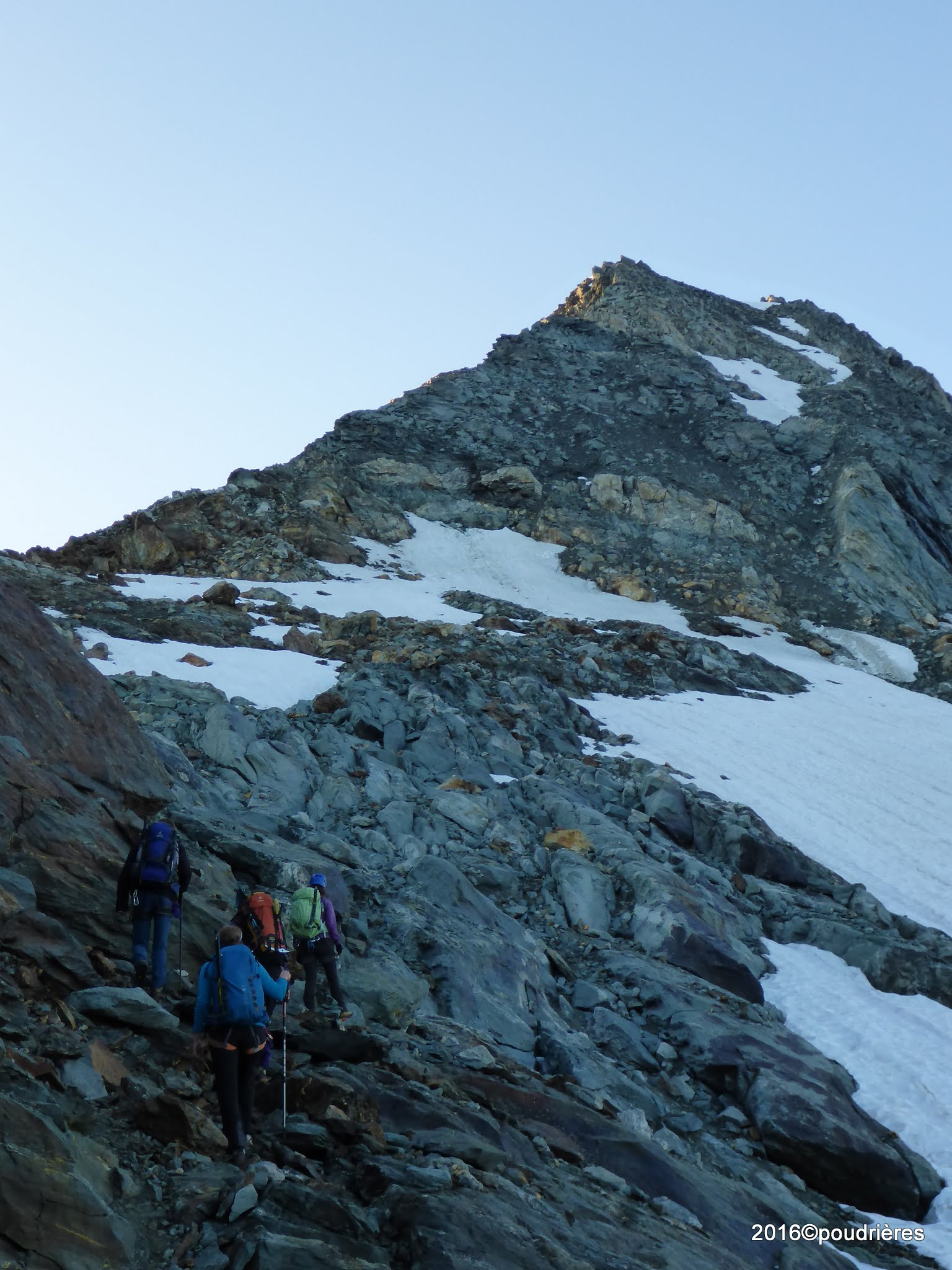 Im Aufstieg zum Col du Pigne. - Fotos [hikr.org]