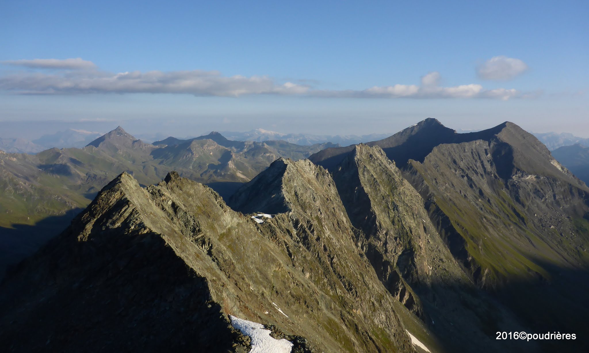 Im Aufstieg zum Pigne de la Lé. - Fotos [hikr.org]
