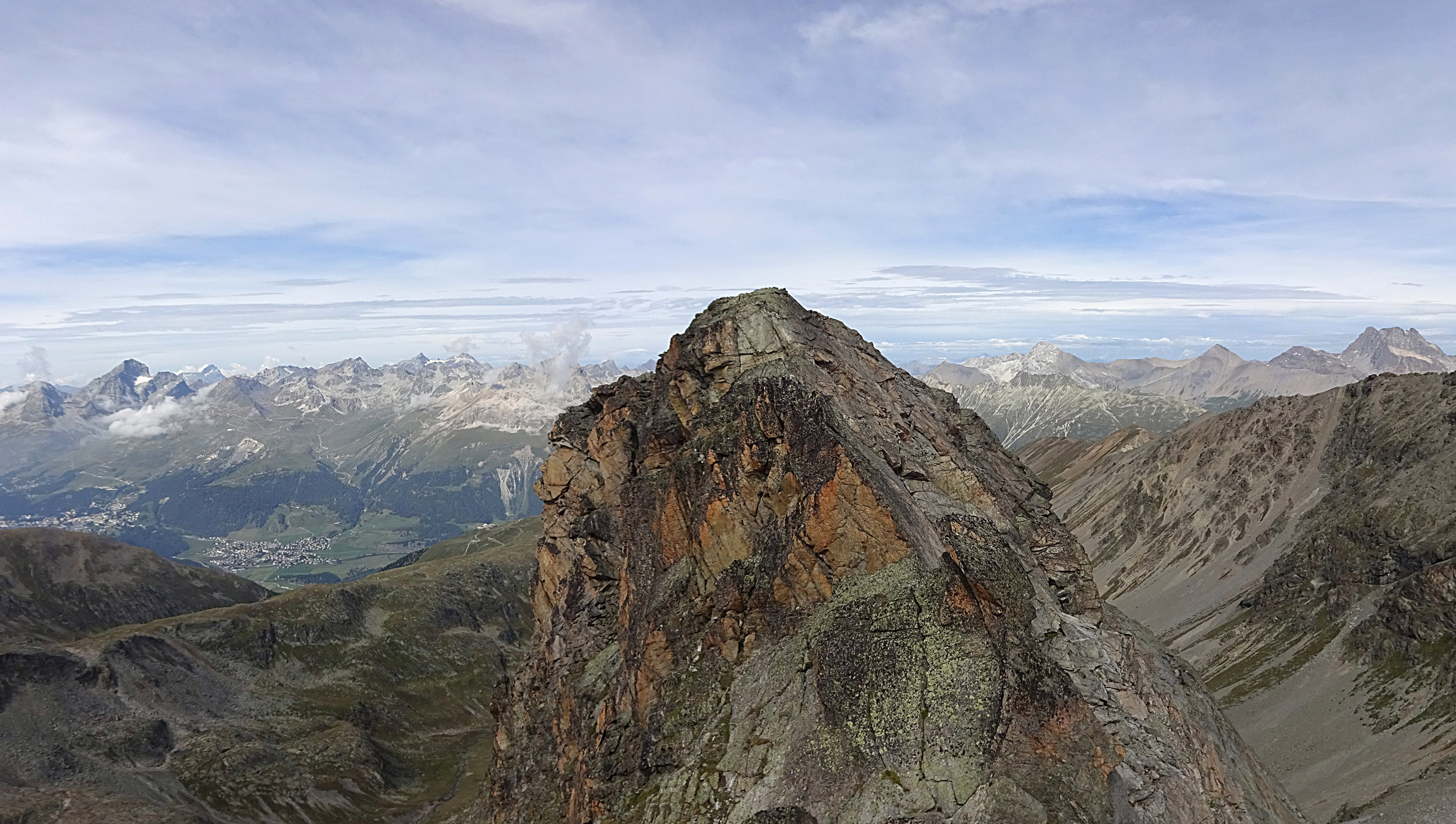 Blick zum Hauptgipfel und die Engadiner Höhen - Fotos [hikr.org]