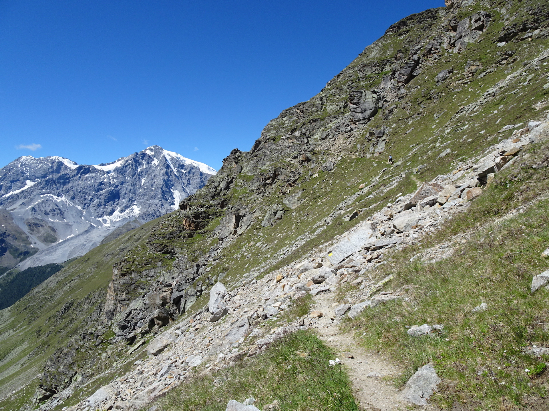 der Weg in die steiler werdende Flanke beginnt - Fotos [hikr.org]