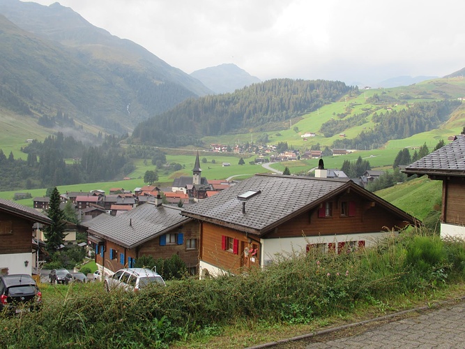 Tschamut, hinten Dieni - Fotos [hikr.org]