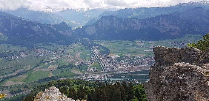 ...der Bahnhof von Landquart - Fotos [hikr.org]