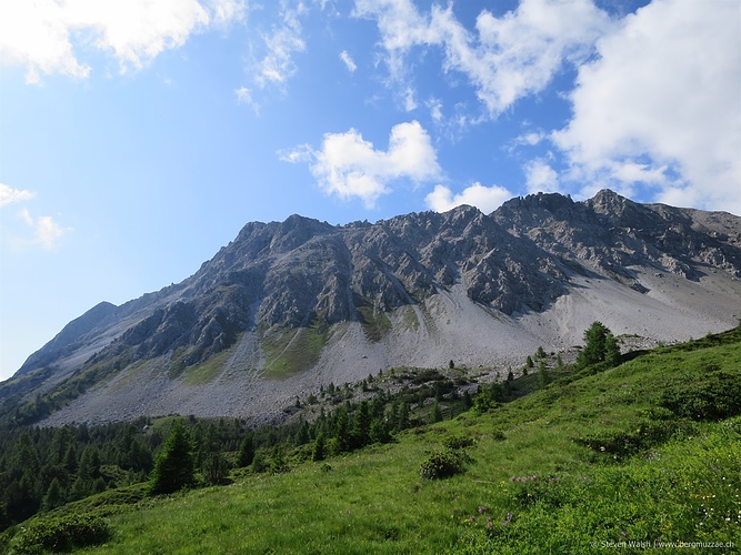 Die felsige Nordwestflanke des Piz Toissa. - Fotos [hikr.org]