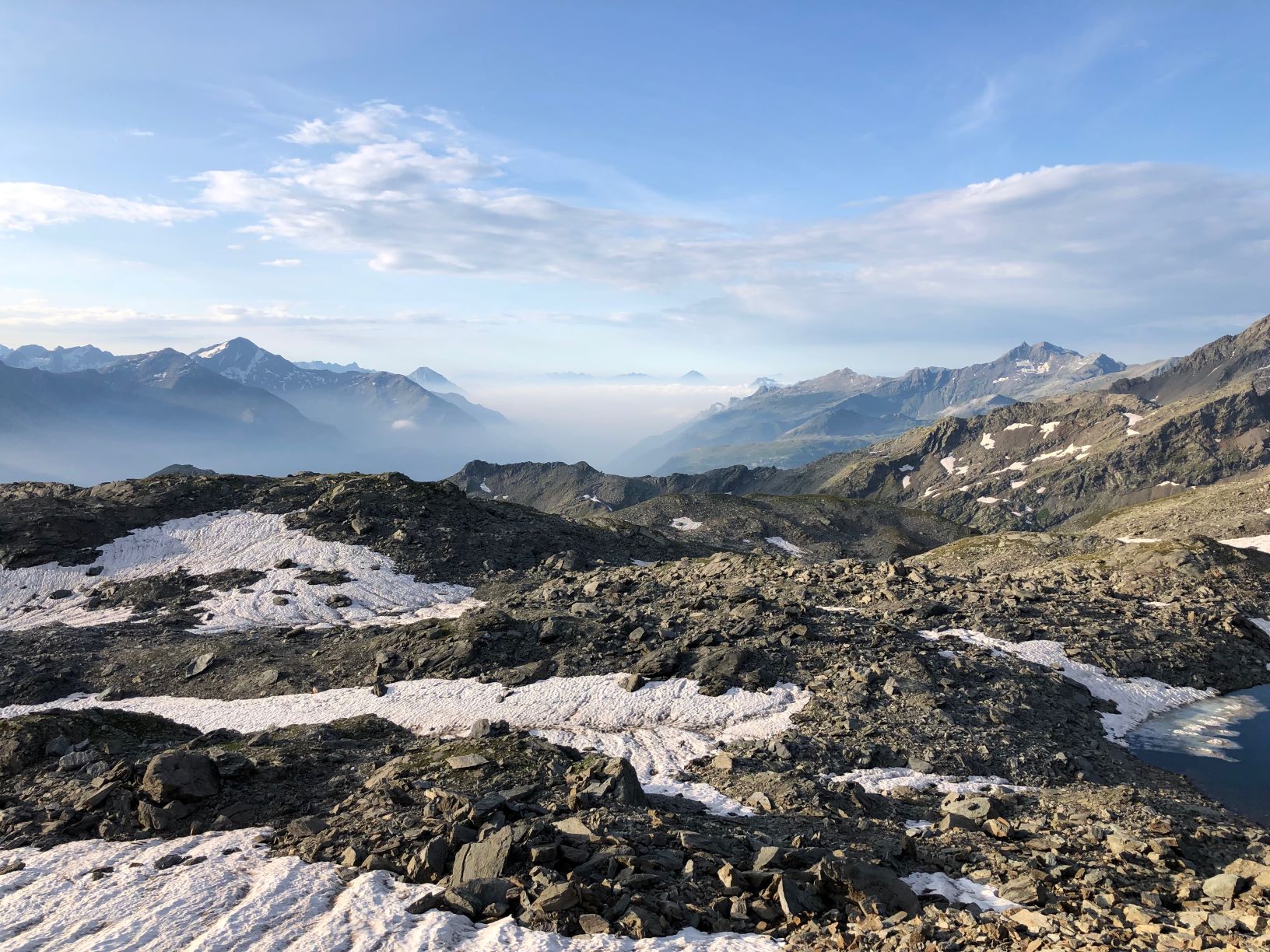Der Blick nach Italien vom Fuss des Tambo - Fotos [hikr.org]