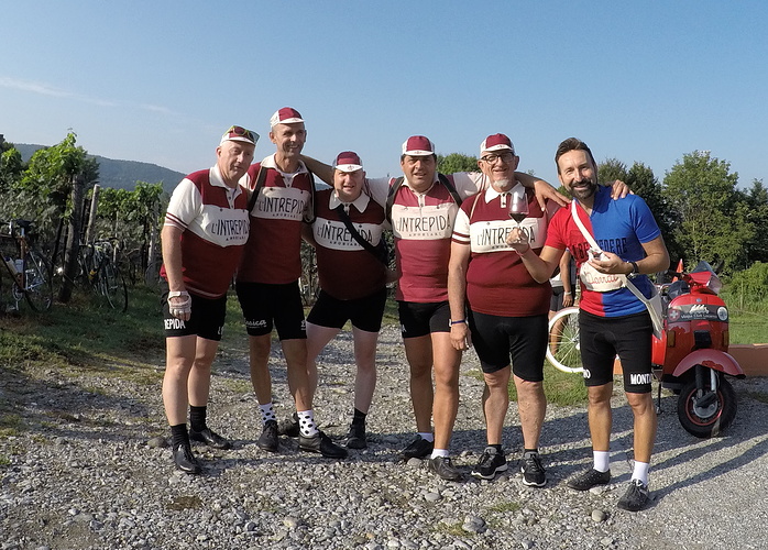 Davide Riva va di rosso Beatrice. Beatrice (colei che... [hikr.org]