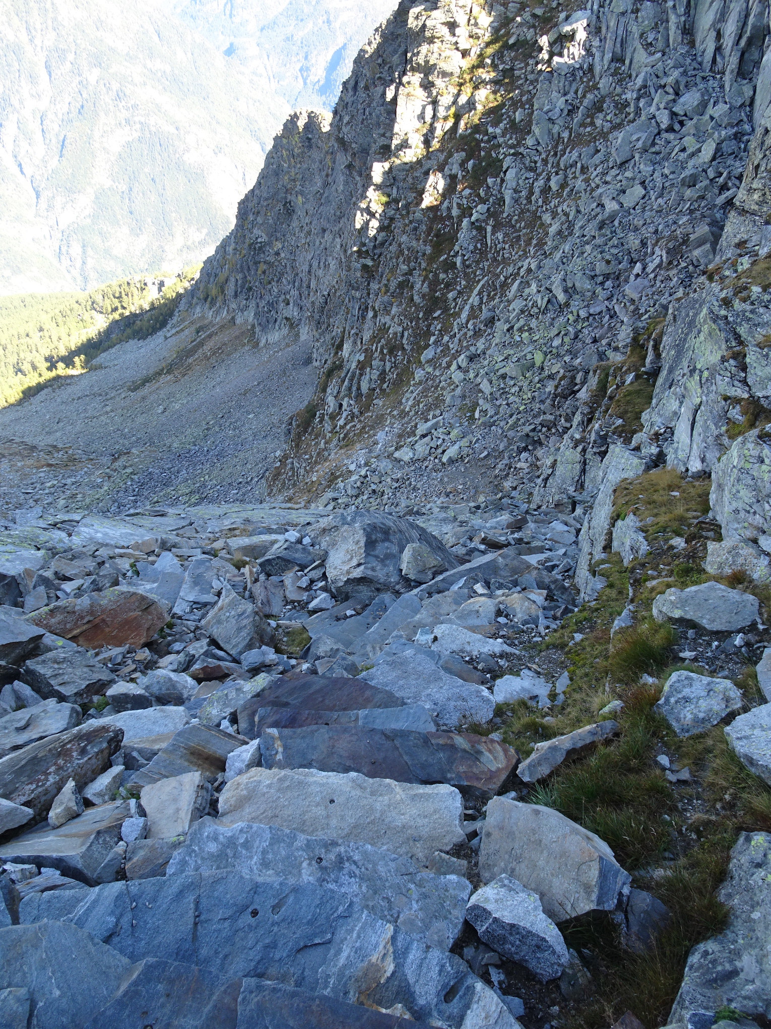 die Flanke wäre unangenehm, wenn sie nicht so schön... [hikr.org]