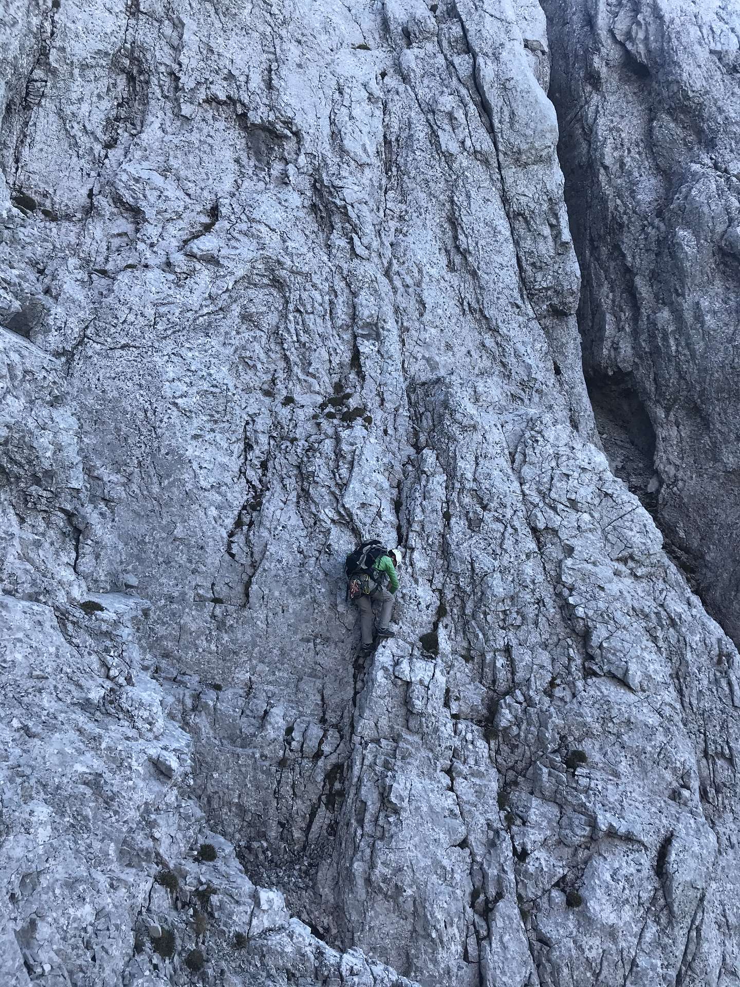 typische Kletterstellen in der Flanke, die fast alle... [hikr.org]