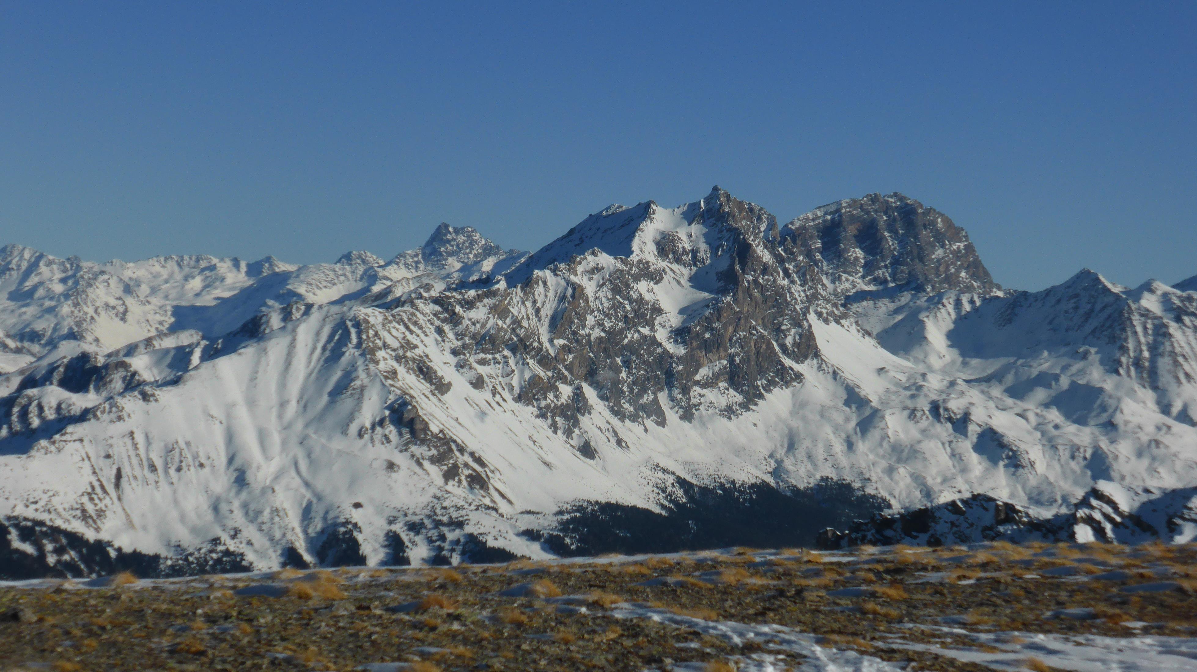 View to Piz Mitgel and Piz Ela. - Fotos [hikr.org]