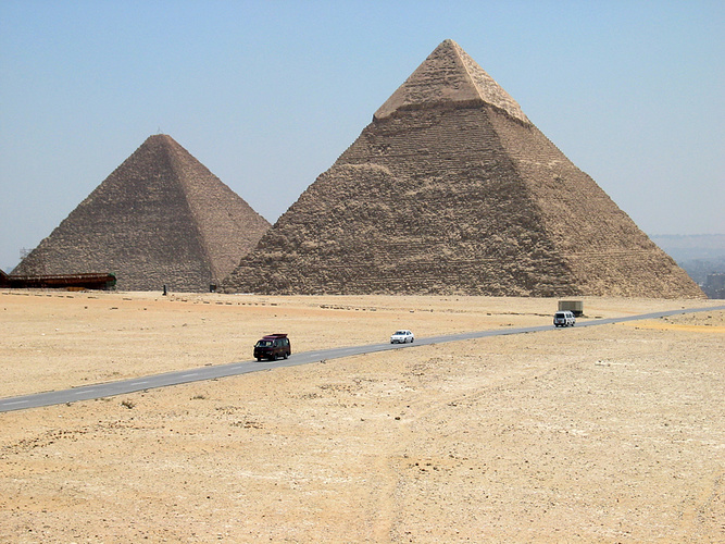 Die zwei grossen Pyramiden von Gizeh. - Fotos [hikr.org]