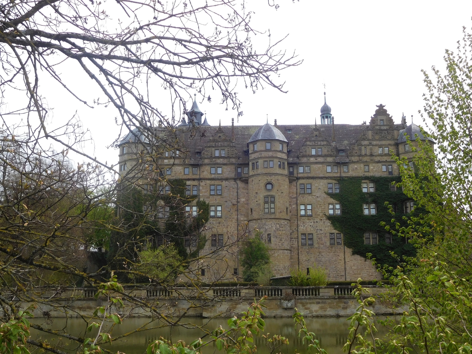 Schloss Neuenstein - Fotos [hikr.org]