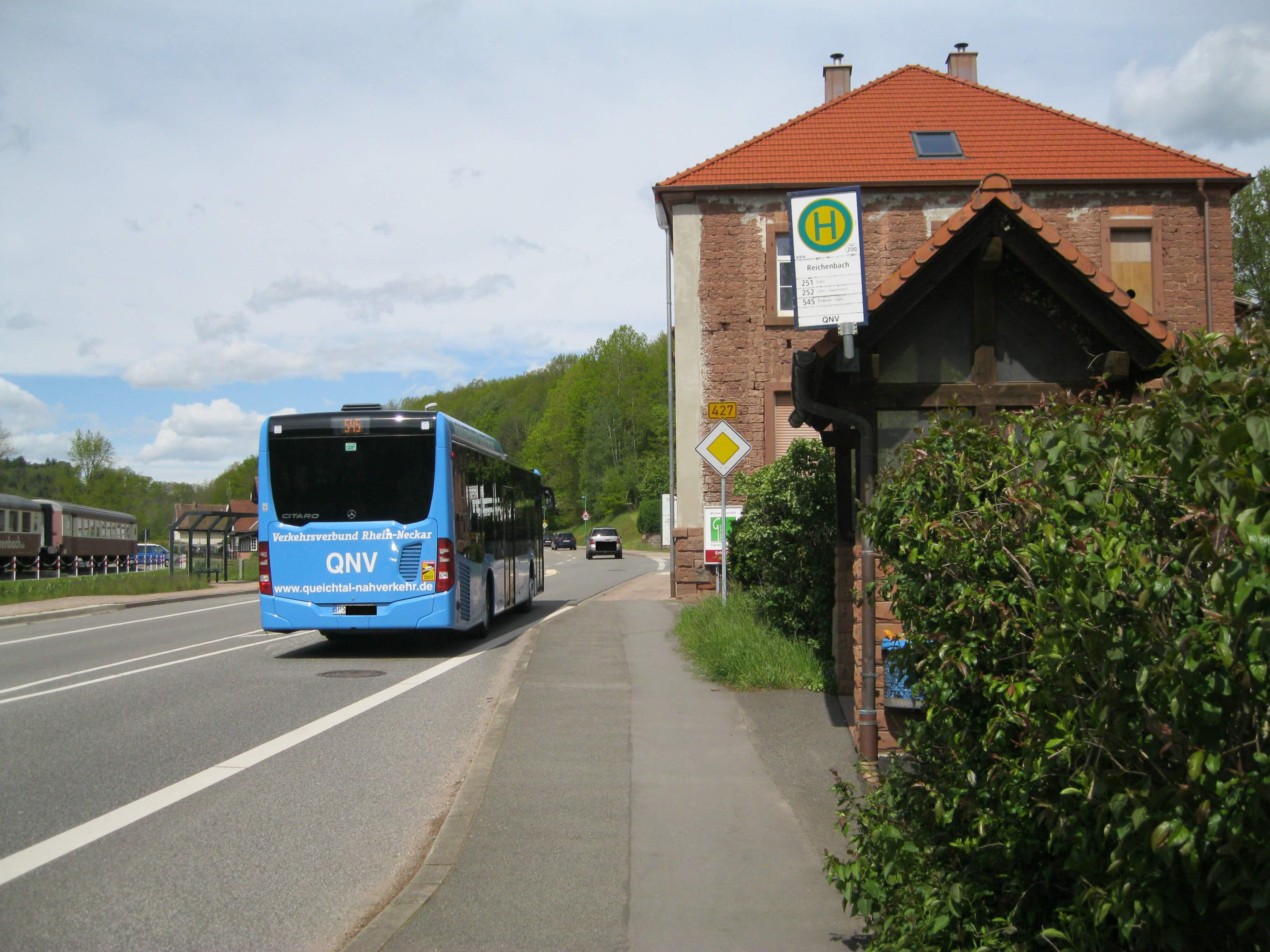 Start an der Bushaltestelle Reichenbach. Die... [hikr.org]