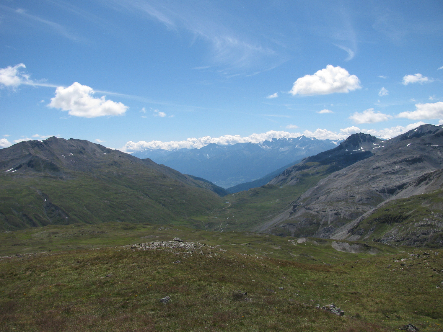 Blick vom P. 2752 (Nebengipfel des Piz Rims) über den... [hikr.org]