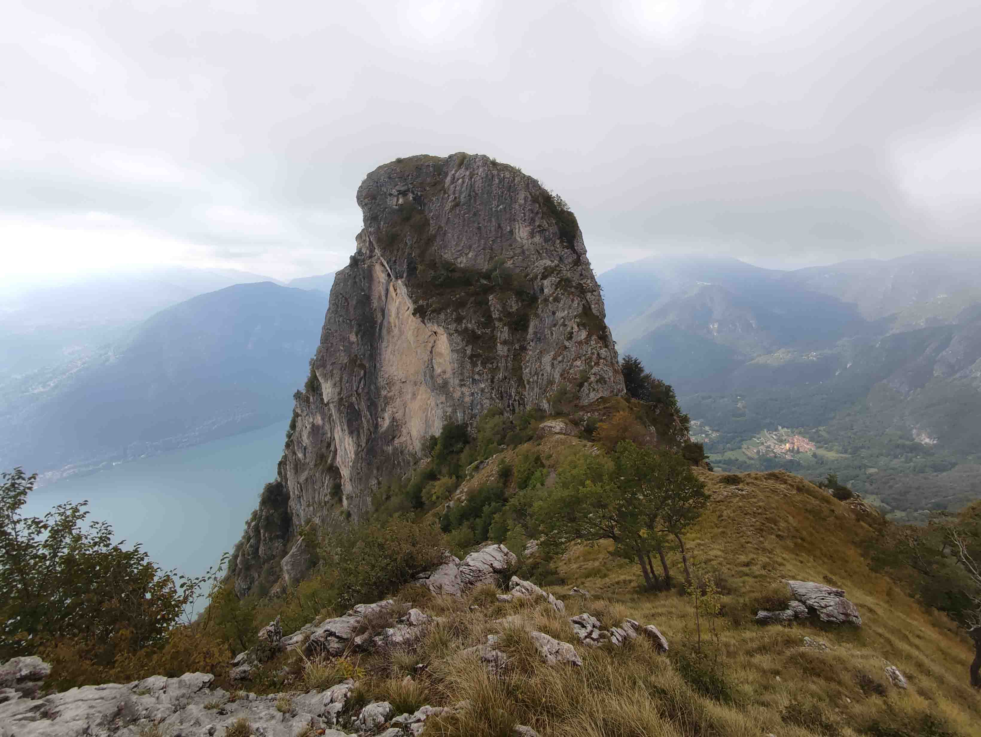 vista sul Monte dei Pizzoni - Fotos [hikr.org]