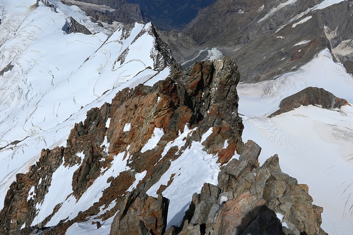 Steil gehts runter. - Fotos [hikr.org]