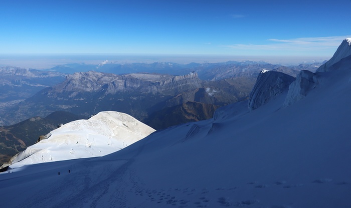 Der Abstieg vom Dome du Goûter führt an diesen... [hikr.org]