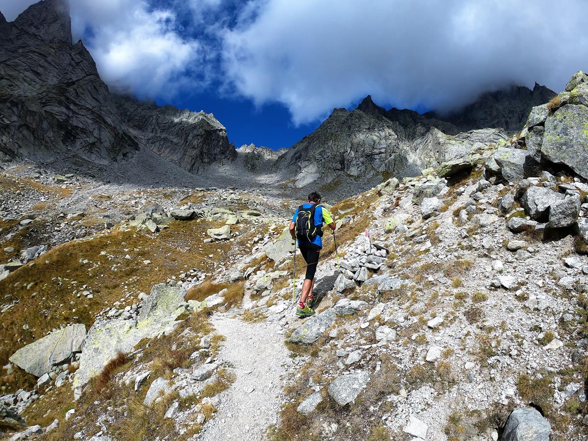 Bivio sul Sentiero Roma: ometto sulla destra - Fotos [hikr.org]