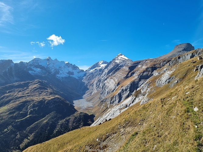 Das Val Frisal mit der grossen Schwemmebene des Flem - Fotos [hikr.org]