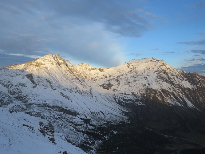 Nach Übernachtung im Winterraum des Niedersachsenhauses... [hikr.org]