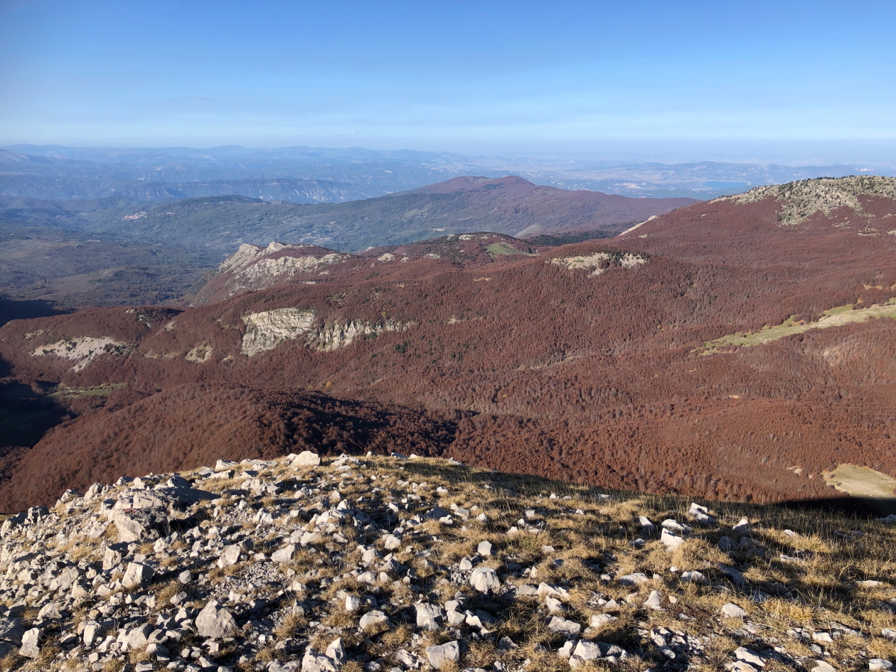 Monte Pollino - Ausblick in etwa nördliche Richtung. -... [hikr.org]