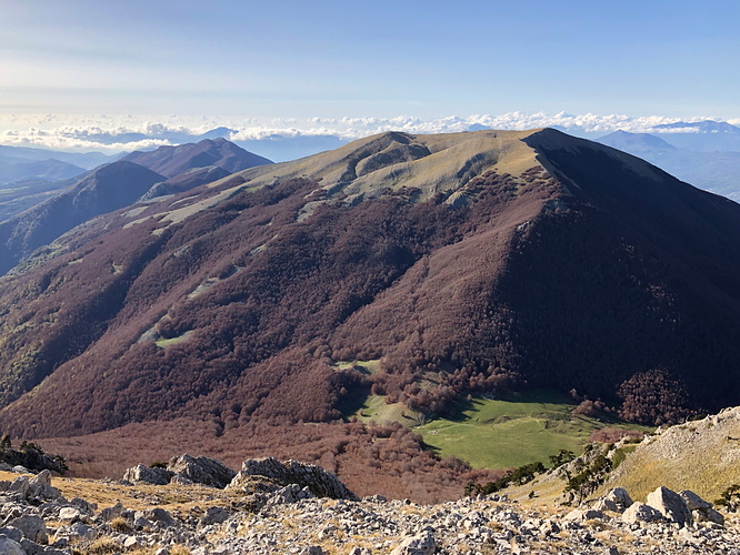 Monte Pollino - Blick in etwa westliche Richtung. - Fotos [hikr.org]