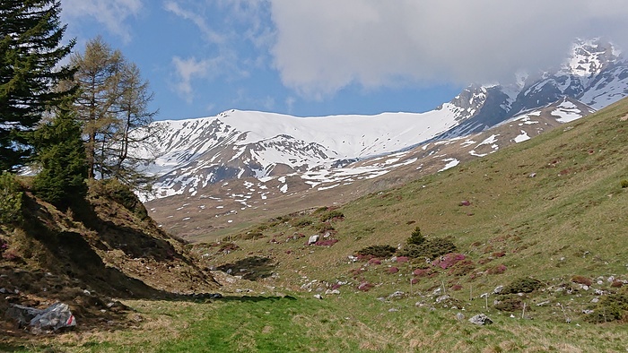 Der Piz Curvér steckt noch in den Nebelwolken. - Fotos [hikr.org]