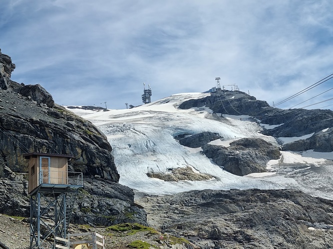 Klein Titlis mit Titlisgletscher von der Station Stand... [hikr.org]