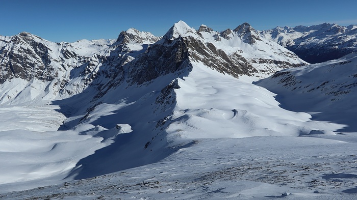 Blick von P.2804 die Flanke hinunter - Fotos [hikr.org]