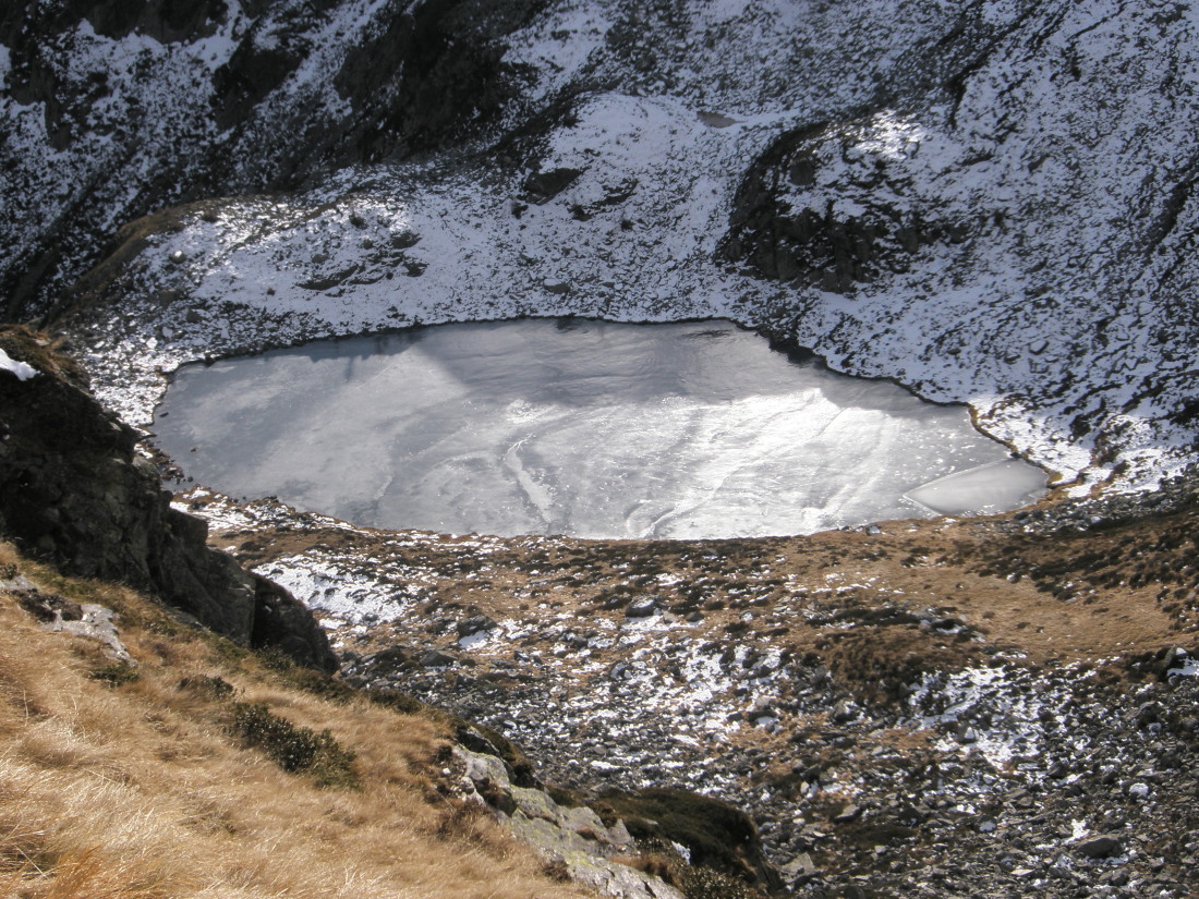 Il laghetto di SE tra il Pizzo Muretto ed il Pizzo Coca -... [hikr.org]