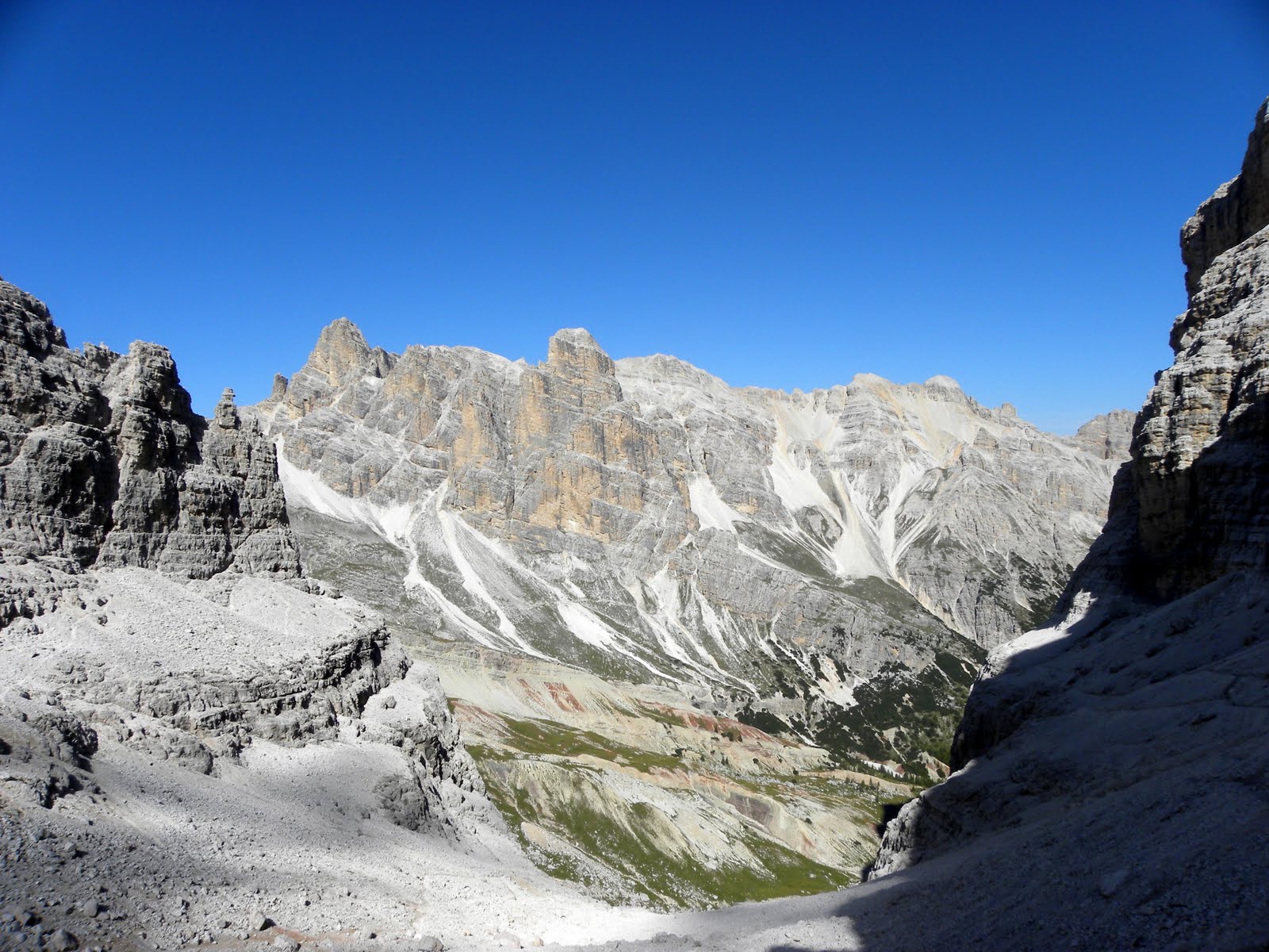 Ausgang von Galleria del Castelletto, ins wunderschonen... [hikr.org]