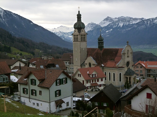 Rieden mit seiner grossen Kirche - Fotos [hikr.org]